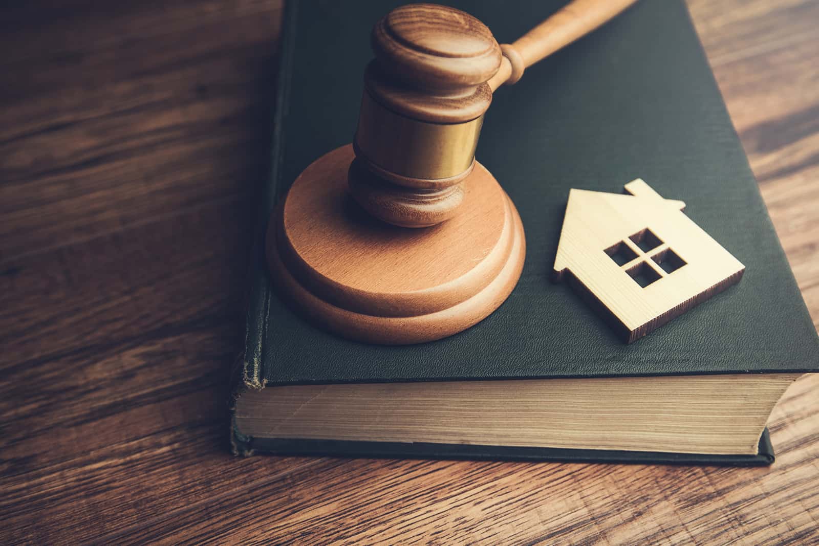 3 Signs your house has mold damage - Heekin Law